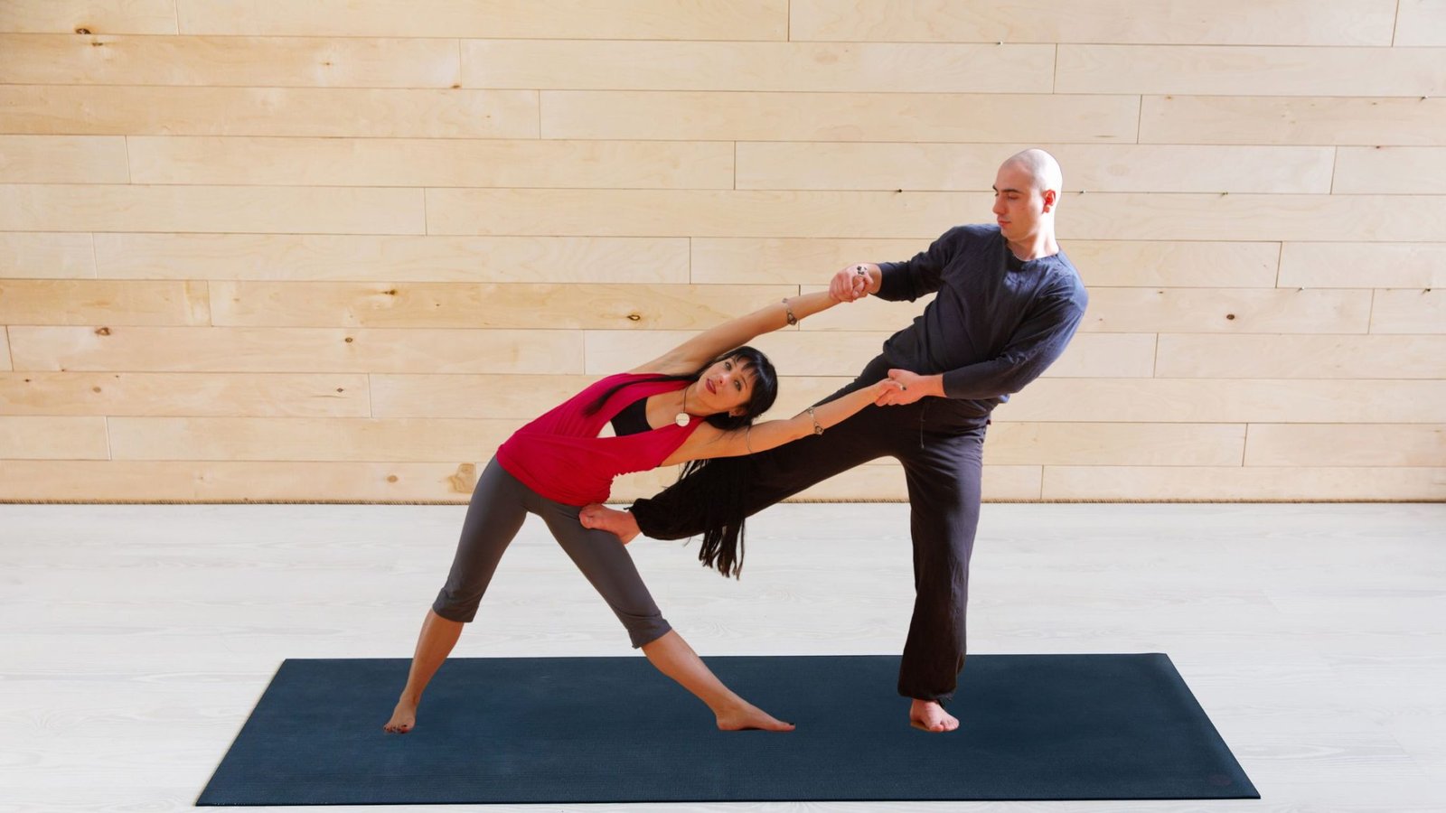 15-Minute Partner Yoga Stretch for Everyone: Beginners, Couples, Kids ...